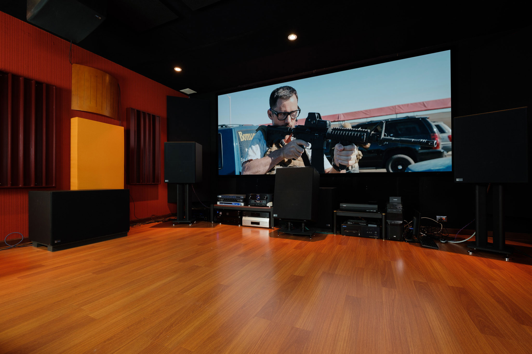 DT Screens - Mor Aek Home Theater
